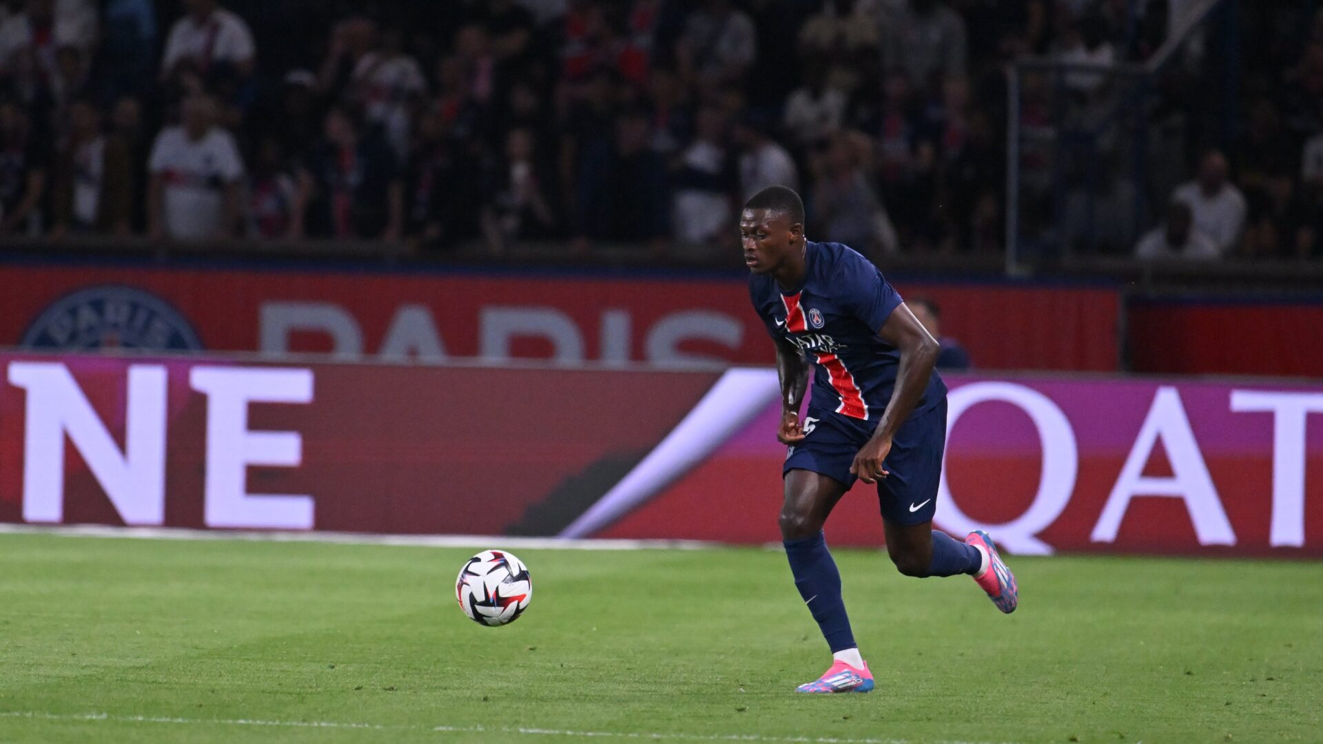 Nuno Mendes surpreende e trava renovação com PSG devido a telefonema de ...