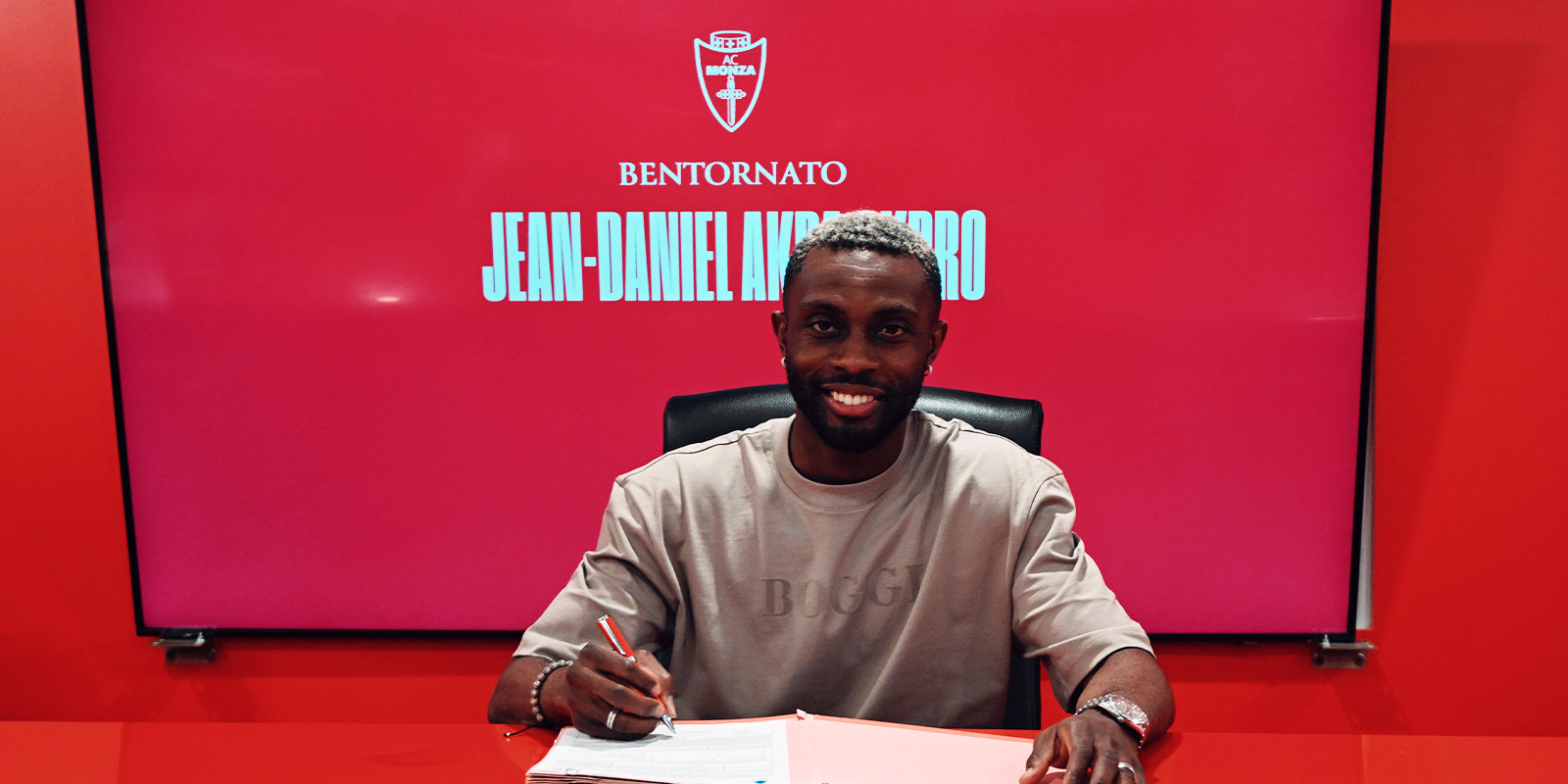 AC Monza oficializa o regresso de Akpa Akpro