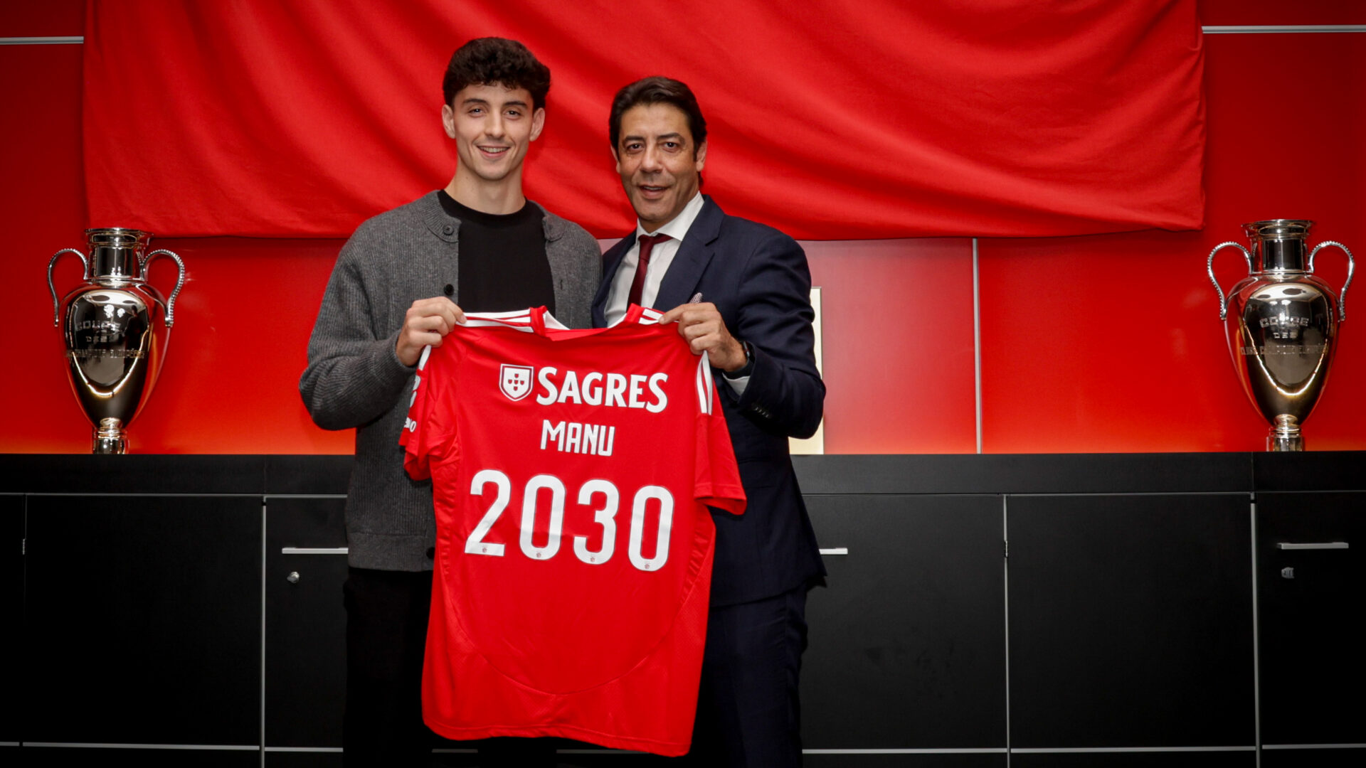 As primeiras palavras de Manu Silva como jogador do Benfica: «Trago muitos objetivos, o maior ...