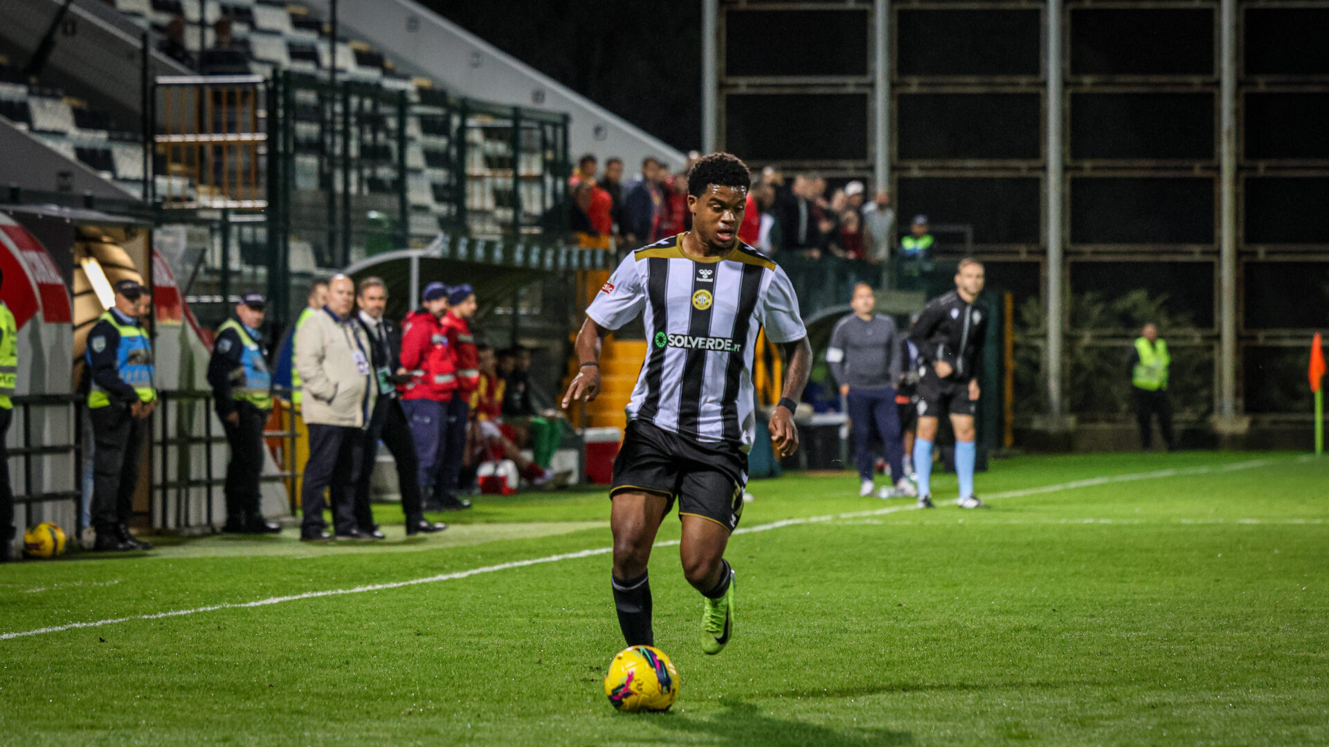 Nigel Thomas vai sair do Nacional e avalia continuidade em Portugal